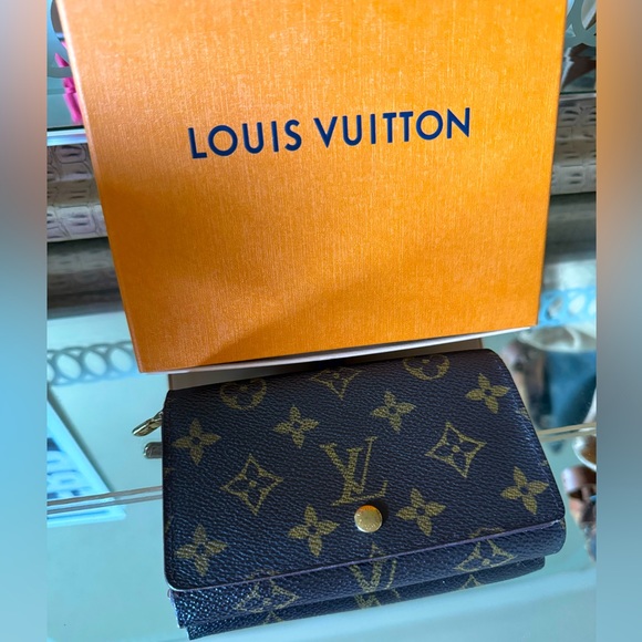 Louis Vuitton | Bags | Vintage Louis Vuitton Mono Compact Wallet | Poshmark